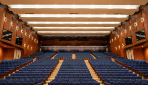 神奈川県立音楽堂は、今も「東洋一の響き」の「前川國男」の傑作 | INO stage